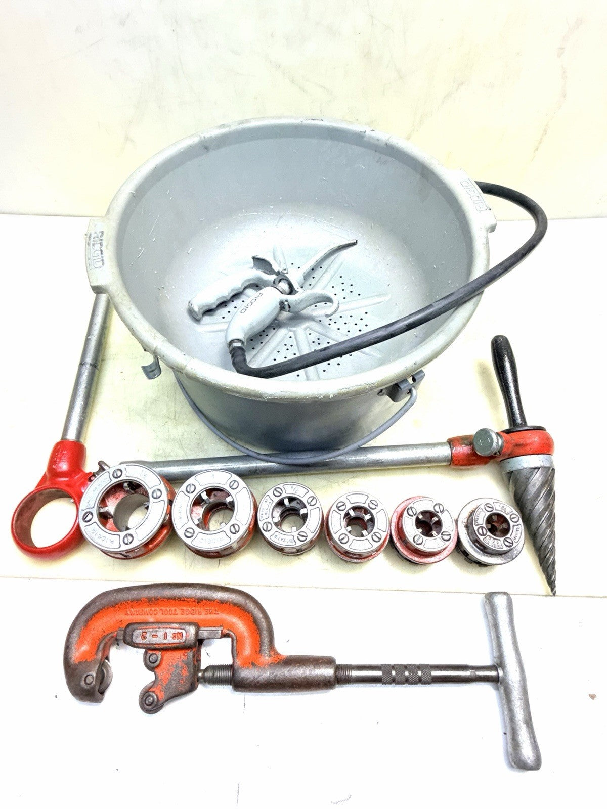 Ridgid 111R 1/4 to 1 1/4 Pipe Threader Die Set Cutter Reamer Oiler Gre ...