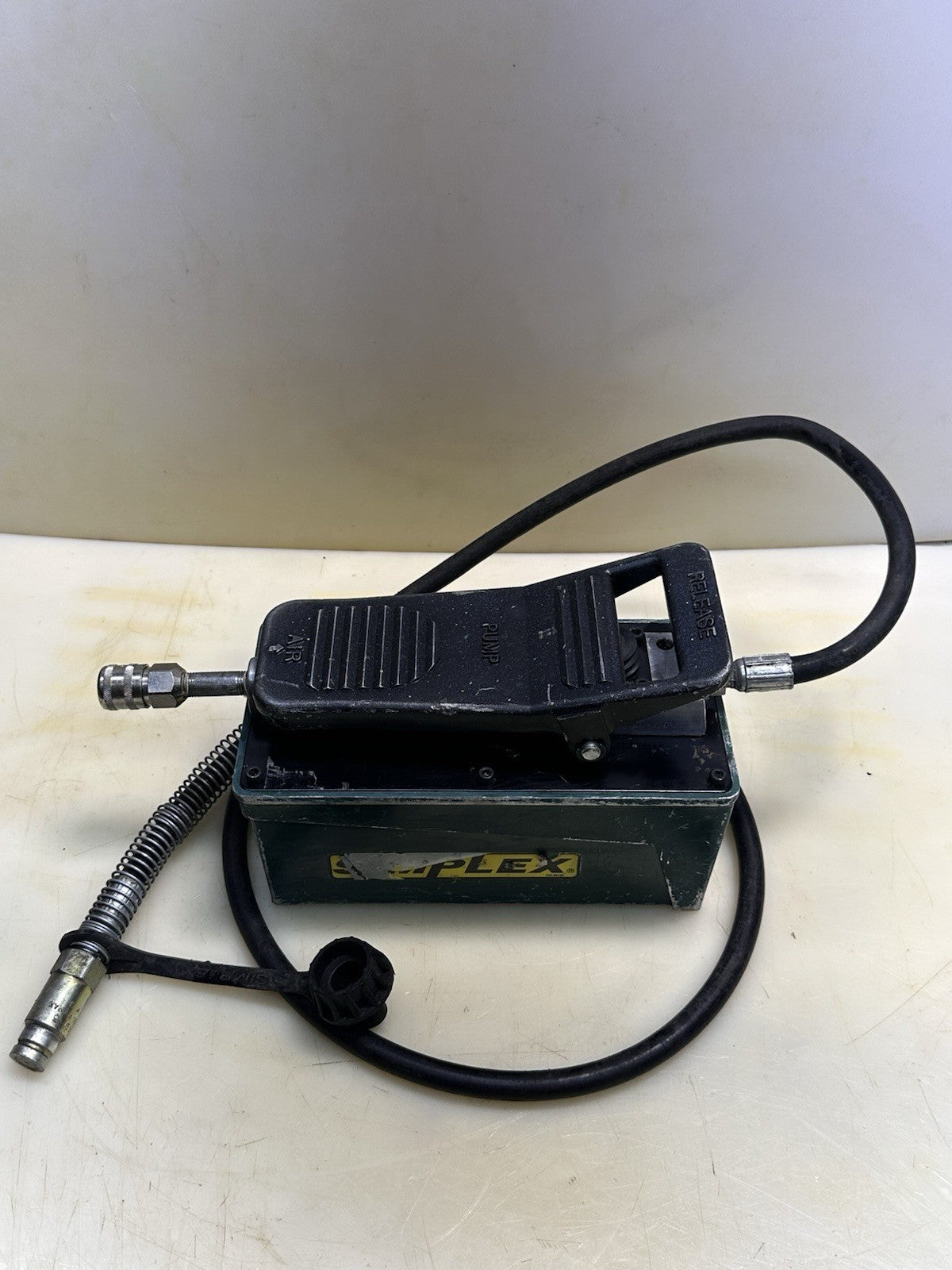 Simplex PA-90 Pneumatic Air Hydraulic Pump Foot Pedal Actuated 10,000 ...